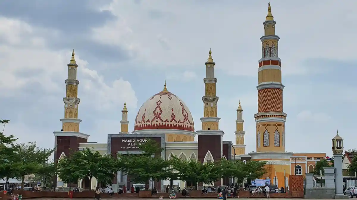 Selama Ramadan, Masjid Agung Al Imam Majalengka Sediakan 160-an Paket ...