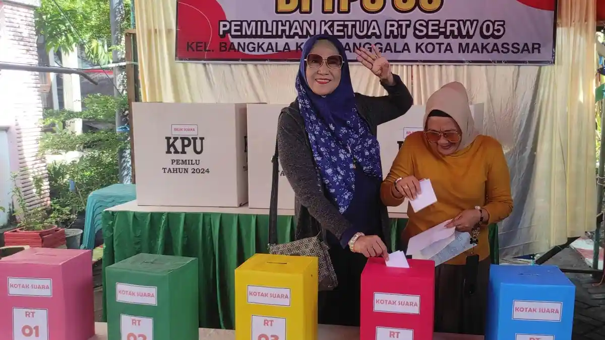 Warga Padati TPS 05 RW 05 Kelurahan Bangkala Makassar Pilih RT, Ajang ...