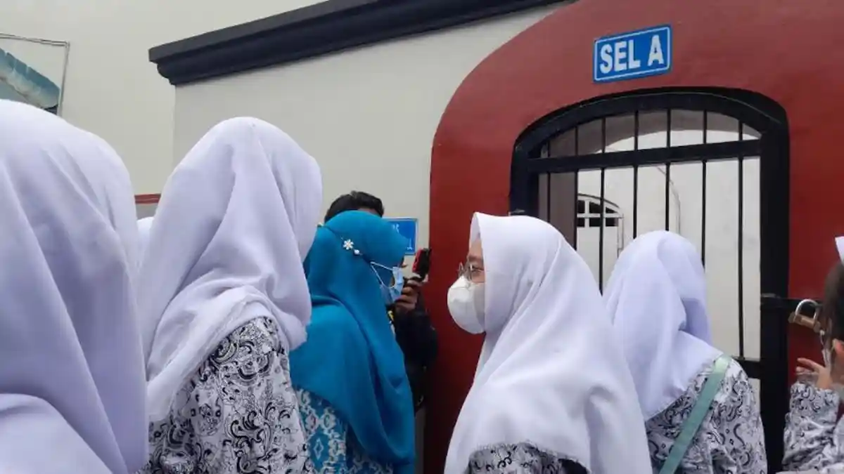 Kunci Jawaban PAI Kelas 12, Peradaan Islam di Perancis Selain Ditandai ...