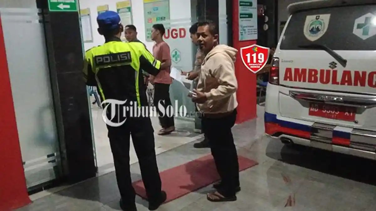 BREAKING NEWS: Kecelakaan Mobil Pikap Vs Motor di Plupuh Sragen, 2 ...