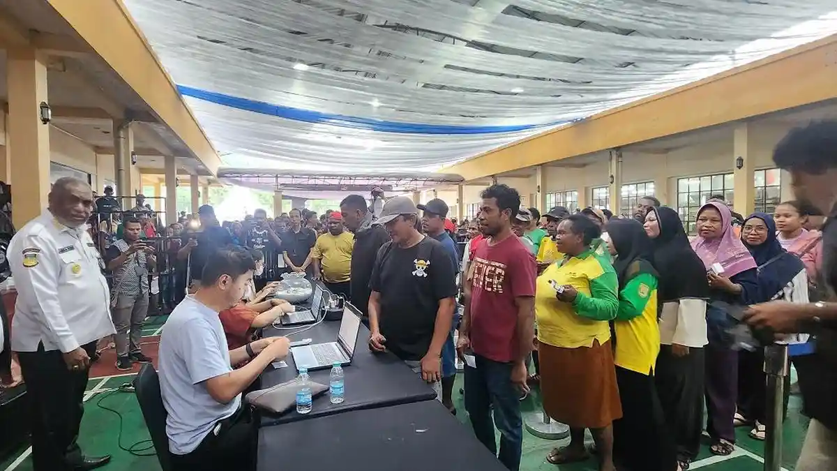 Bank Mandiri Region Papua Salurkan 2.800 Paket Sembako di Harkitnas ...