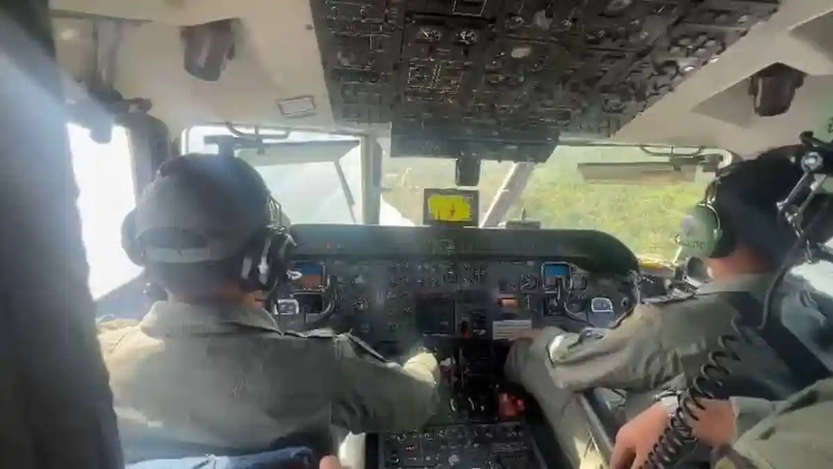 TNI AU Kerahkan Pesawat CN-235 Cari 17 Korban Speedboat Hilang di Yapen ...