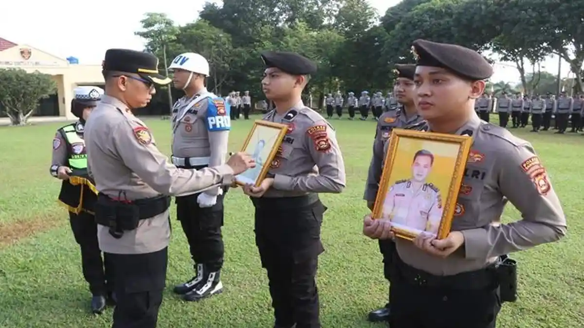 Dua Anggota Polres Banyuasin Dipecat Tidak Hormat, Terbukti Langgar ...