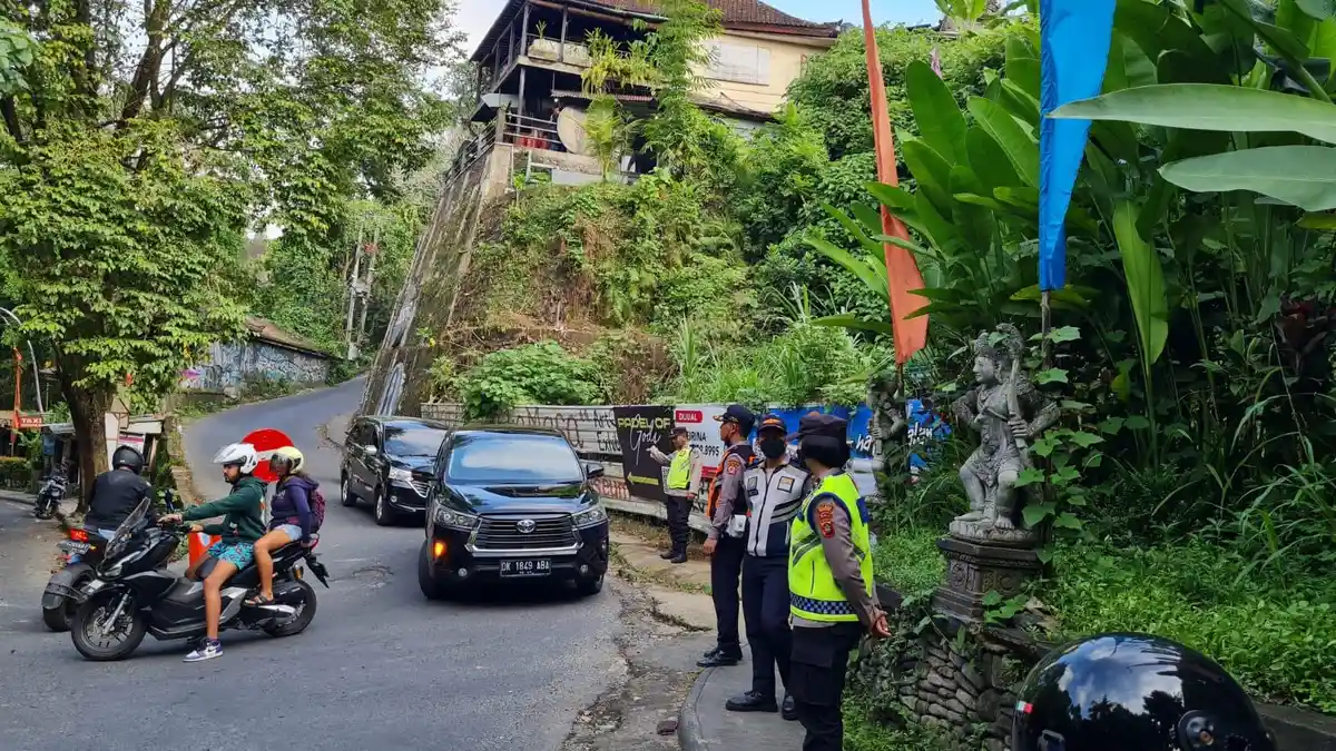 MACET di Ubud Diurai, Dishub Gianyar Lakukan Rekayasa Lalu Lintas di ...