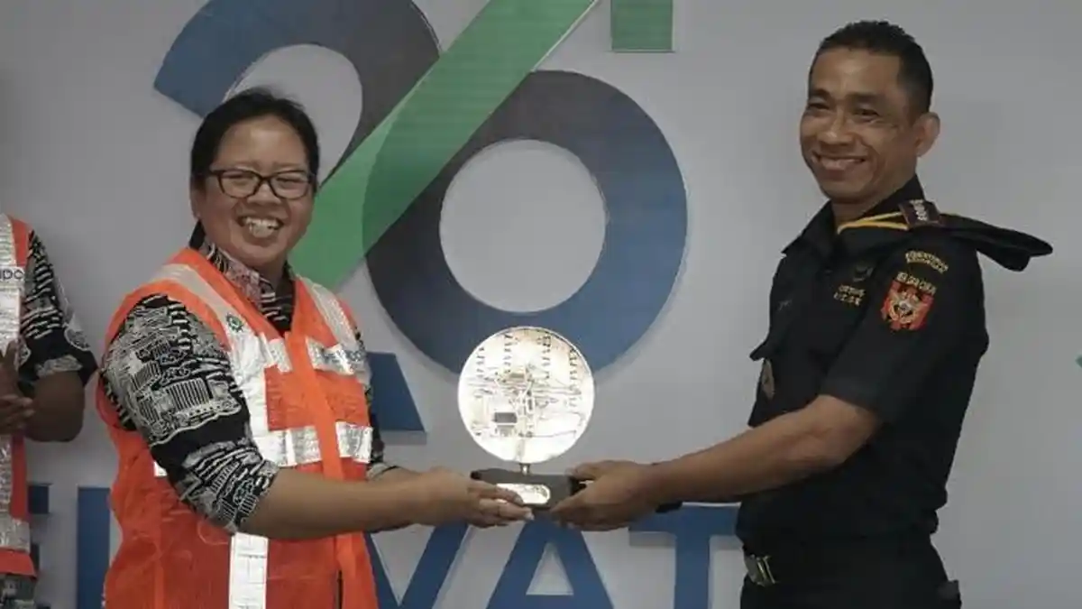 PT Terminal Petikemas Surabaya Terima Kunjungan Institusi Kepabeanan ...