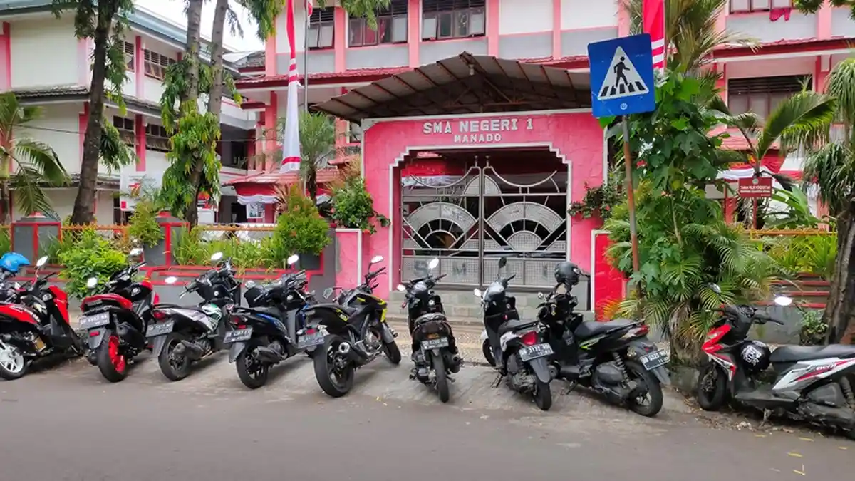 Jumlah SMA Negeri dan Swasta di Kota Manado Tahun Ajaran 2024/2025 ...