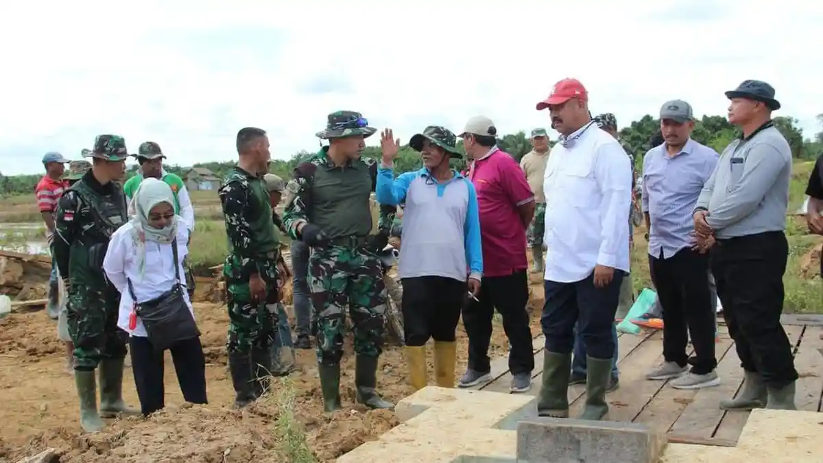 Bangun Kawasan Pertanian, Bupati Kukar Pantau Karya Bakti di Muara ...