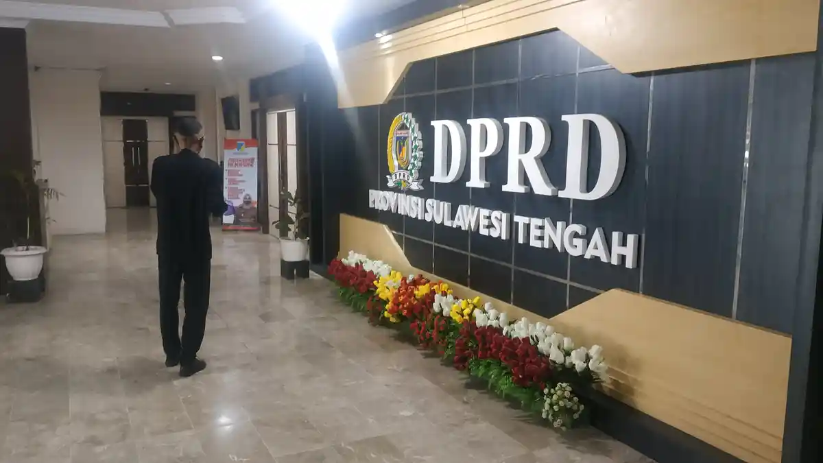 55 Anggota DPRD Sulteng Terpilih Bakal Terima Pin Emas 10 Gram ...