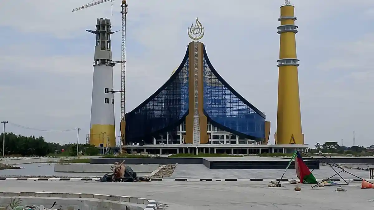 MIC Proyek Mangkrak Rp 400an Miliar, Ruang Bawah Berubah Jadi Kolam ...