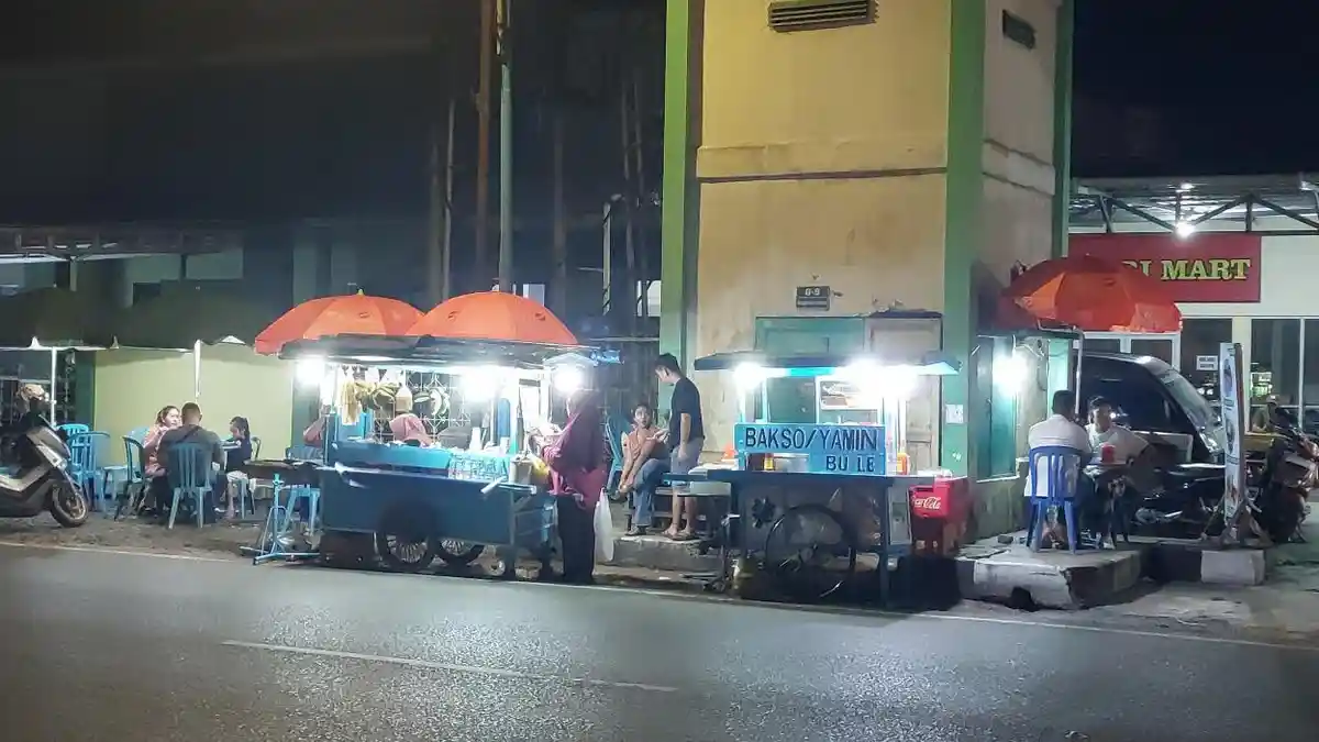 Geliat Ekonomi Malam Jagung Bakar di Jalan DI Panjaitan, Begini ...
