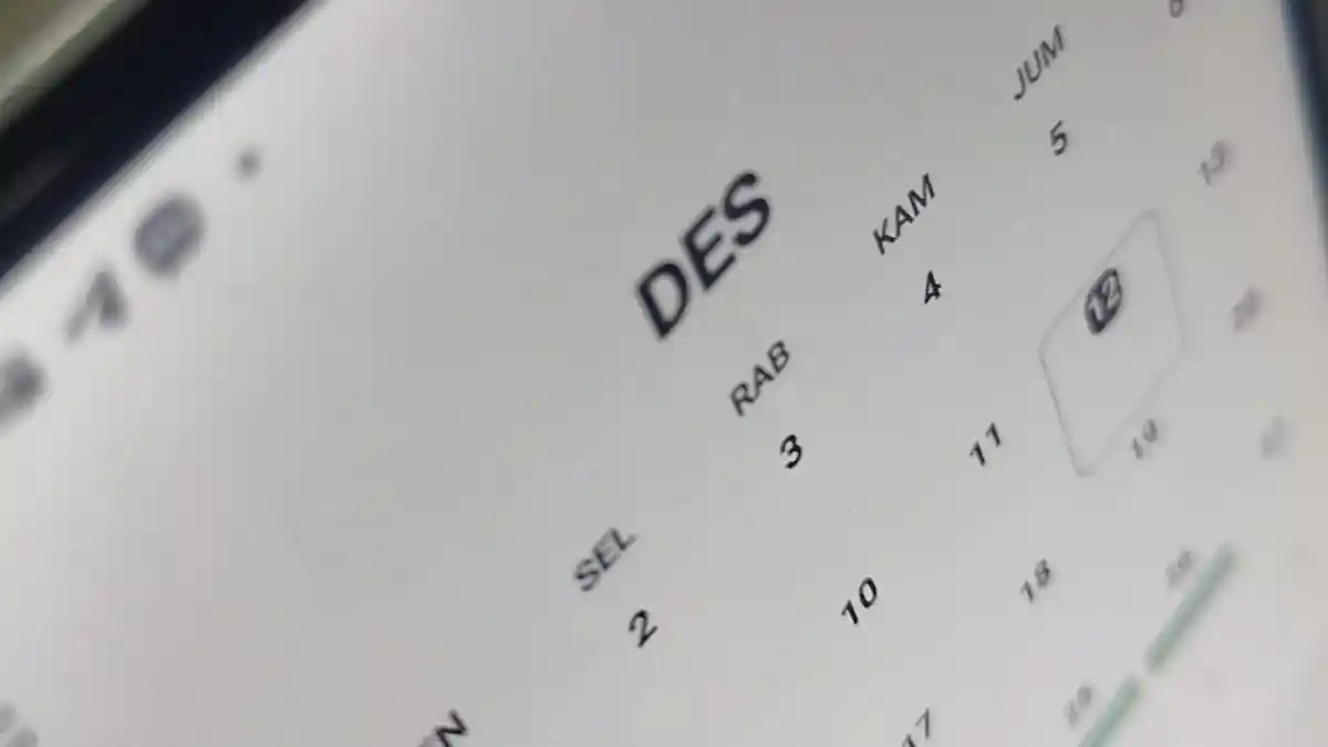 Kalender Desember 2025: Tanggal 23 Ada Hari Akar dan Cahaya Manusia ...