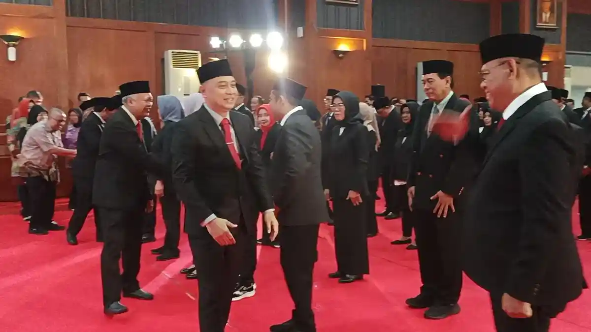 Eri Cahyadi Mutasi 7 Pejabat Pemkot Surabaya, Kepala DLH Dicopot seusai ...