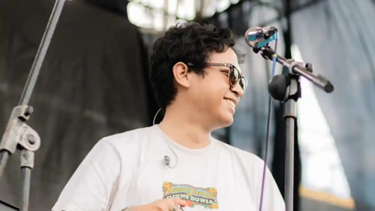 Chord Gitar dan Lirik Lagu Rumah ke Rumah - Hindia, Viral di TikTok ...