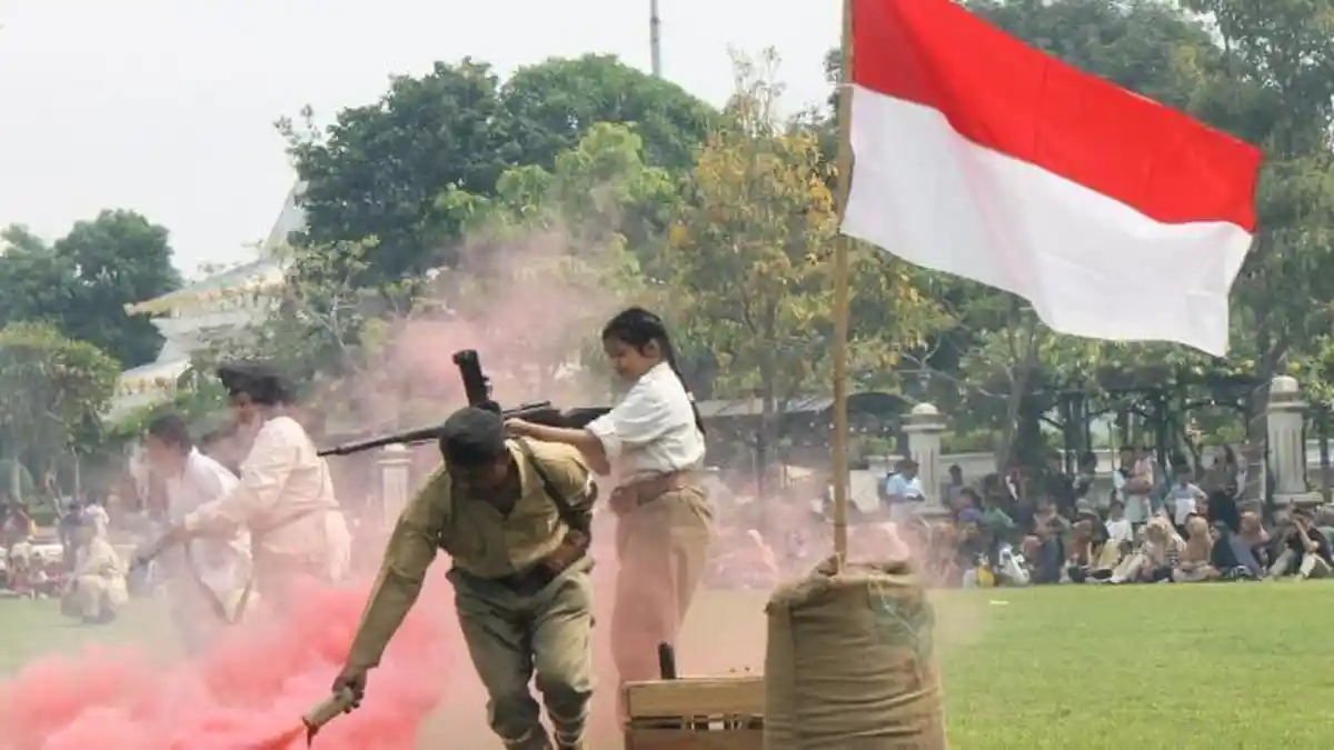 Roodebrug Soerabaia Gelar Teatrikal Perebutan Markas Kempeitai di Tugu ...
