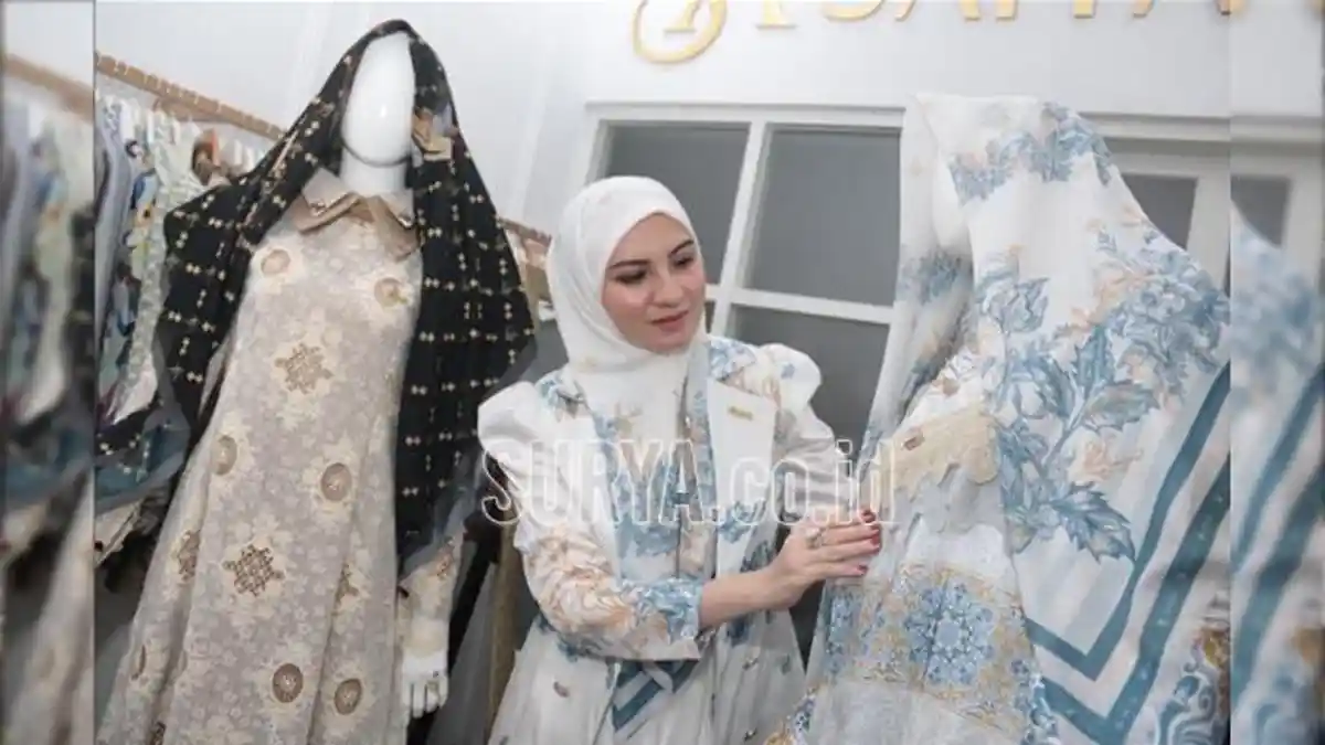 Busana Lebaran Keluarga Ala Desainer Surabaya Saffana, Elegan dan ...