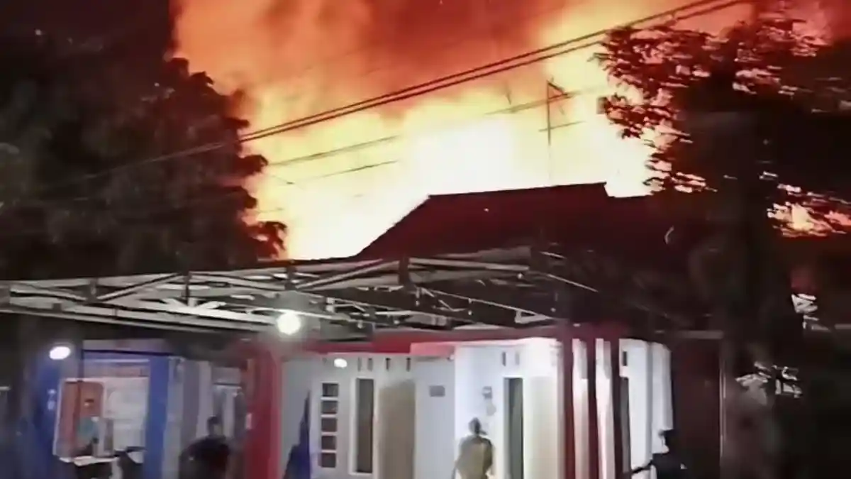 BREAKING NEWS: Kebakaran di Jalan S Parman Banjarmasin, Rumah Warga dan ...