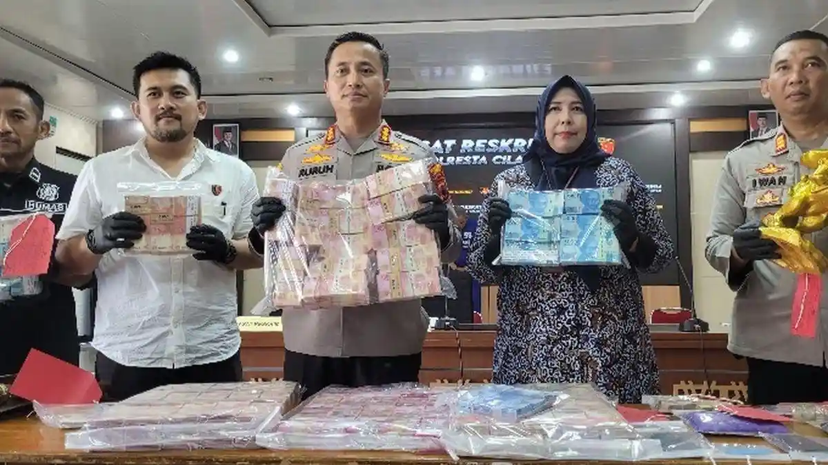 Praktik Gus Zidan Gandakan Uang di Cilacap Terbongkar, Korban Setor ...