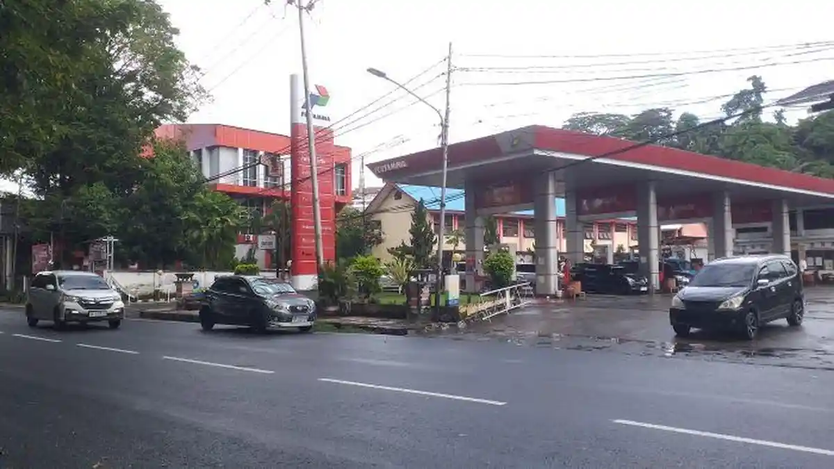 Warga Bersyukur Antrean Panjang di SPBU Manado Sulawesi Utara Mulai ...