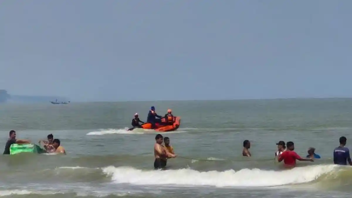 Liburan Berujung Petaka, 2 Anak Terseret Ombak di Pantai Tambakboyo ...