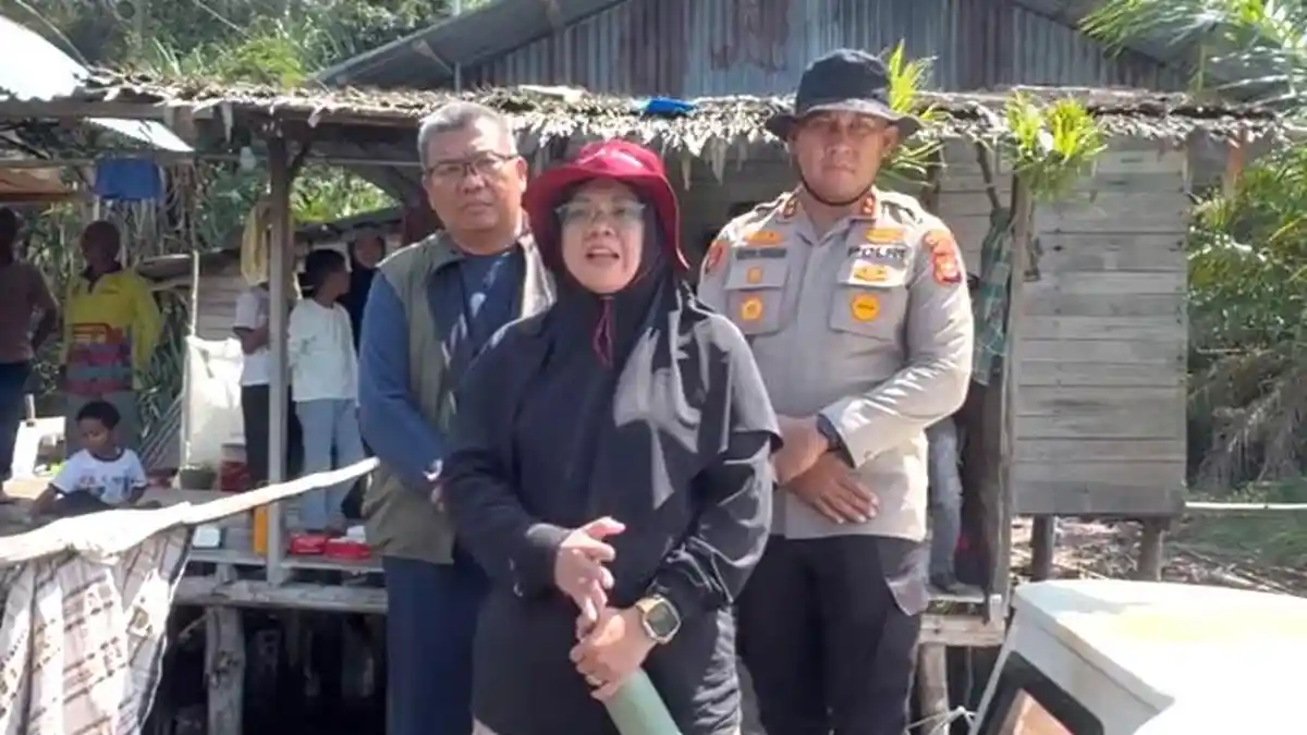 Bu Car Bisa Panggil Ikan Arwana, Bupati Siak Jajaki Investasi Ekowisata ...