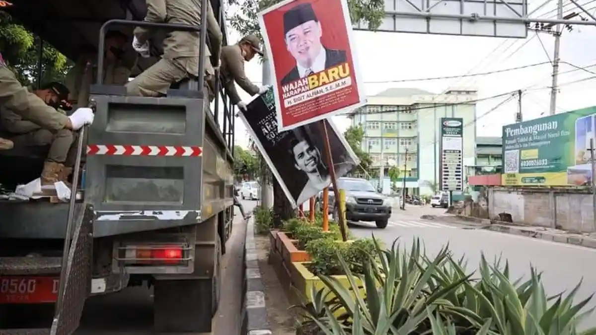 Satpol PP Bontang Tertibkan Ratusan Baliho dan Banner Politik Bergambar ...