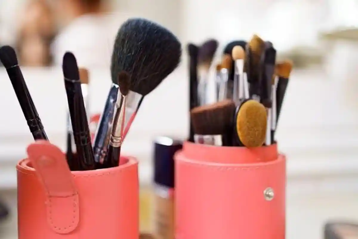 Langkah Mengaplikasikan Make Up Secara Berurutan, Kenali Basic Dasar ...