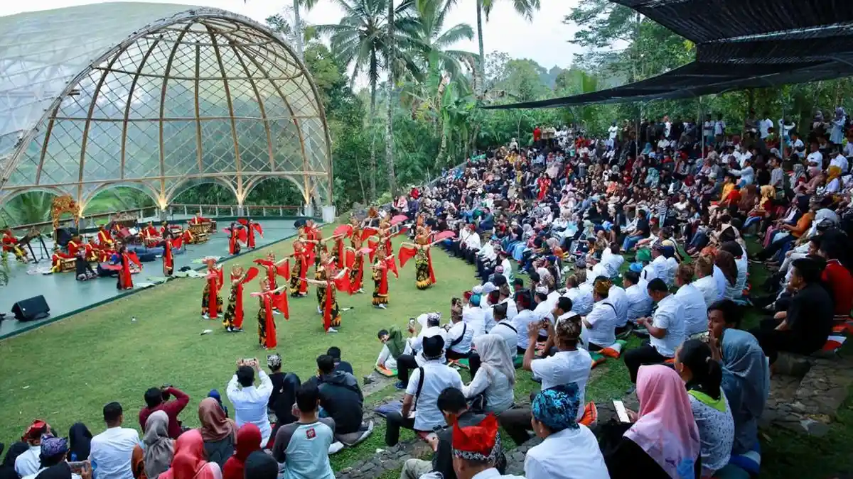 Sendratari Meras Gandrung Banyuwangi Kembali Digelar di Taman Gandrung ...