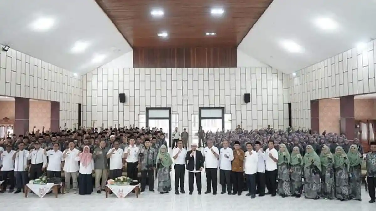 Ratusan Santri Sumatera Thawalib Parabek Bukittinggi Lakukan Pengabdian ...