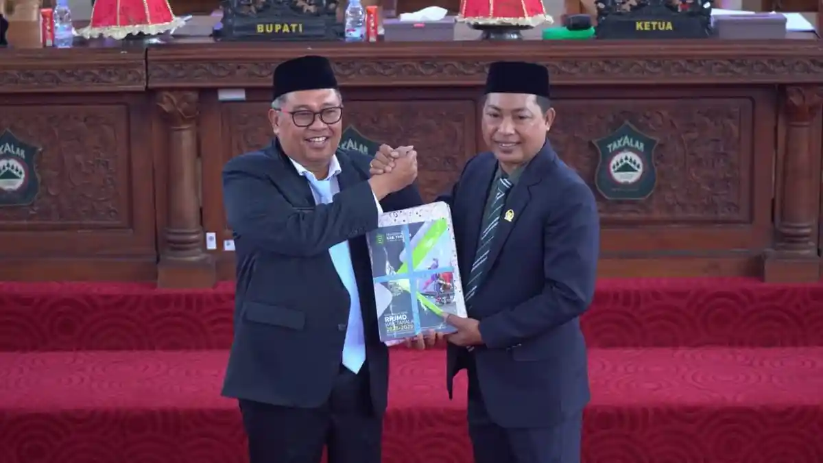 Firdaus Daeng Manye Serahkan Dokumen RPJMD Takalar 2025-2029 ke DPRD ...