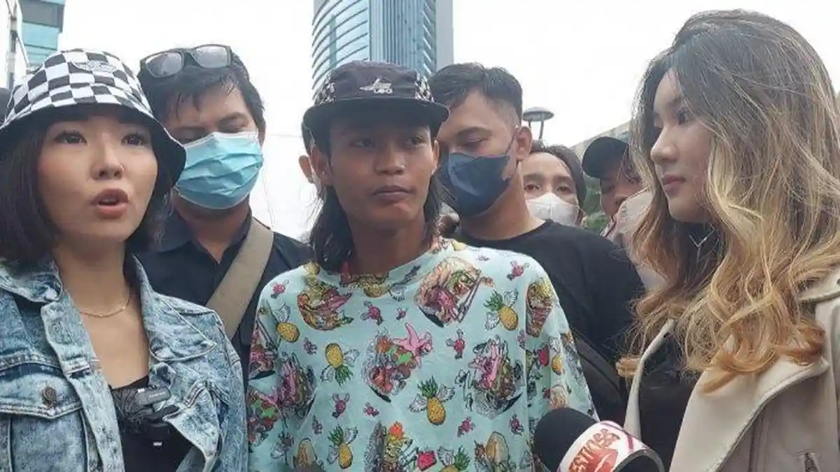 Respon Remaja SCBD Usai Baim Wong Daftarkan Merek Citayam Fashion Week ...